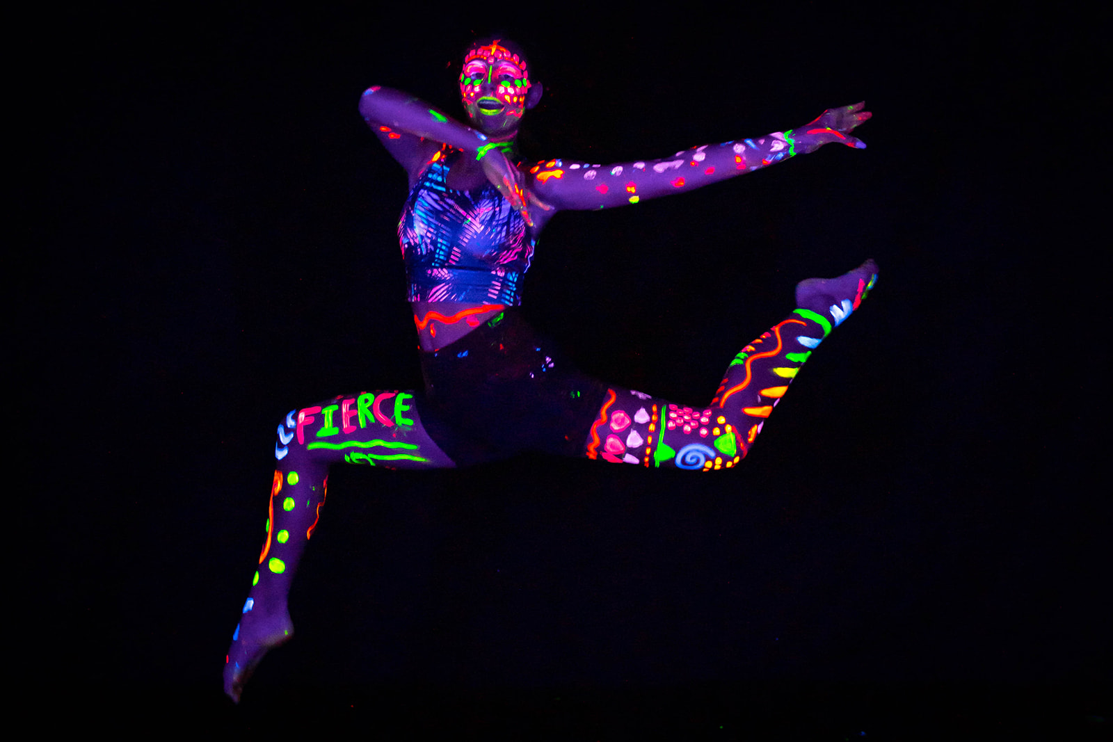 How to Host a Neon Black Light Glow in the Dark Dance Photography ...