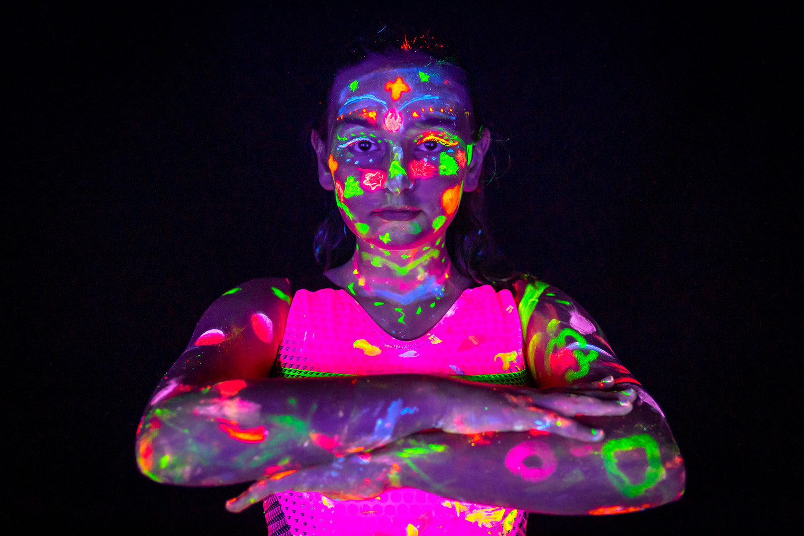 How to Host a Neon Black Light Glow in the Dark Dance Photography ...