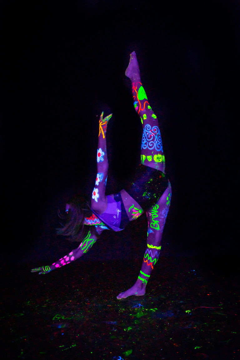 How to Host a Neon Black Light Glow in the Dark Dance Photography ...